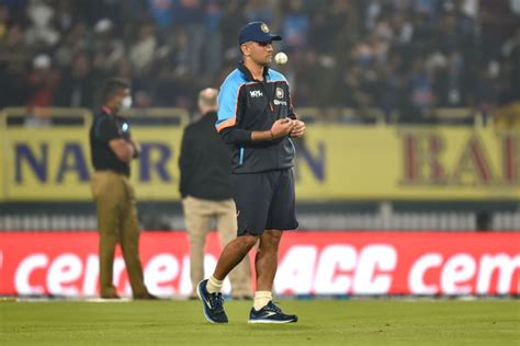 Dravid Waxes Eloquent About Suryakumars Abilities Rediff Cricket