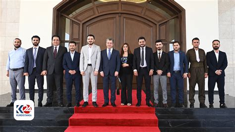 بە وێنە؛ سەرۆکوەزیران مەسرور بارزانی پێشوازی لە نوێنەرانی مامۆستایانی وانەبێژی هەرێمی کوردستان کرد