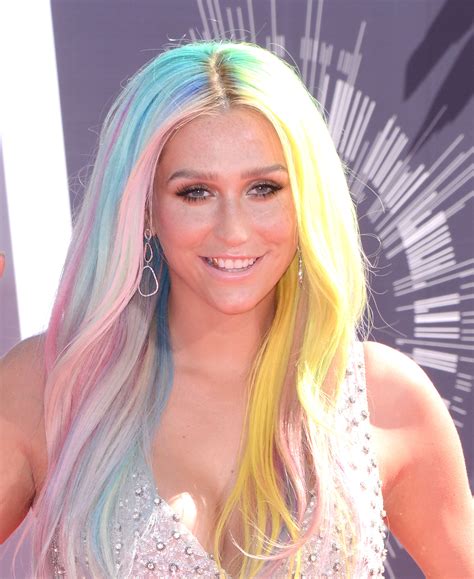 The Beauty Evolution Of Kesha From Glitter Goddess To Hair Color Quee Teen Vogue