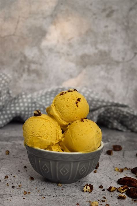 Тиквен сладолед с карамелизирани орехи Блоговодител пътеводител в българските кулинарни блогове