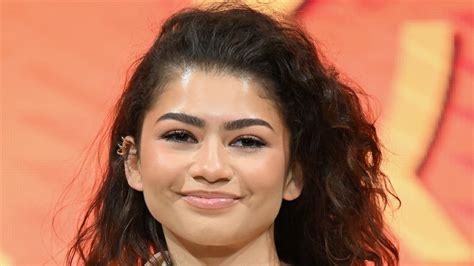 Zendaya Donates 100 000 To Theater Where She Got Her Start