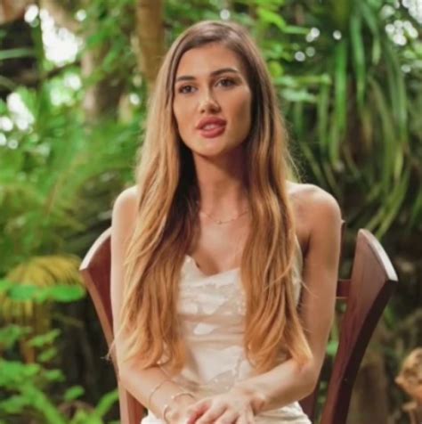 Йоана която влезе в Ергенът е дъщеря на любим шампион от Сървайвър Детските й снимки и като