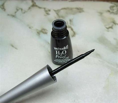 Test Eyeliner Wet N Wild H2O Proof Liquid Eyeliner Farbe Ultra