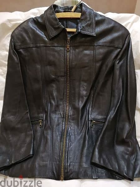 جاكت جلد طبيعي حريمي مستورد استعمال مرتين يلبس ل٩٠ك مقاس ٢اكسلارج٩