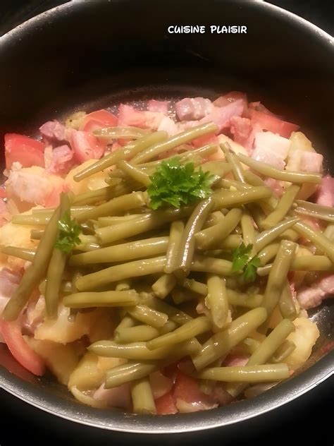 Recette de Poêlée de haricots verts tomates Pdt et tomates aux lardons