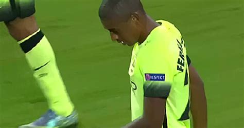 페르난지뉴 영점 조준이 아쉬운 중거리 슛 후반 32분 Uefa 챔피언스리그 다음스포츠