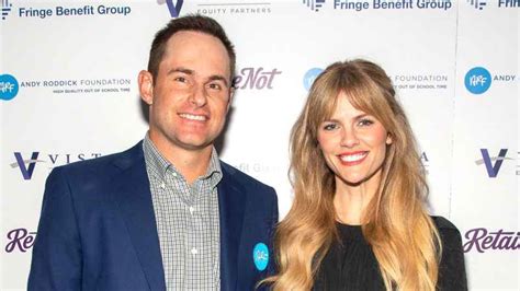 Brooklyn Decker Steps Out With Andy Roddick After Pregnancy Reveal