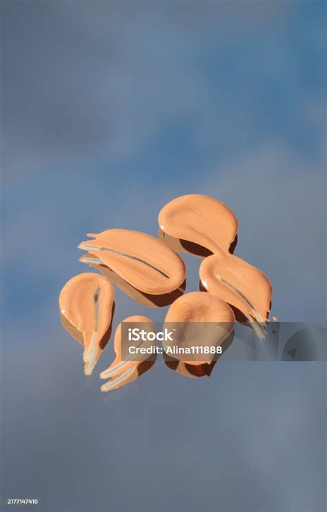 메이크업 화장품 질감 파운데이션 컨실러 프라이머 브론저 자외선 차단제 견본 Contouring Make Up에 대한 스톡 사진 및 기타 이미지 Contouring