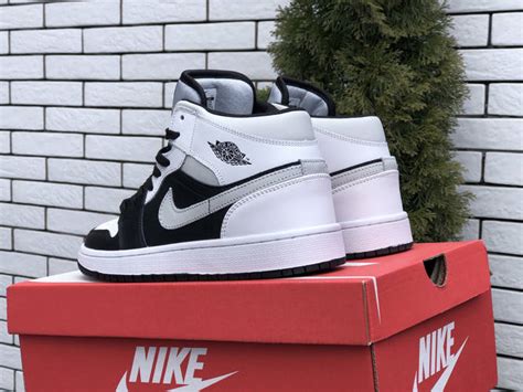 Купить Кроссовки женские демисезонные N!ke Air Jordan черные с белым ...