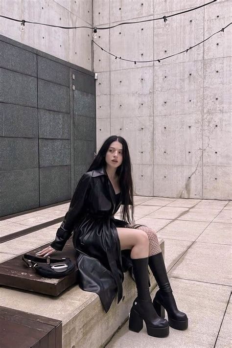 Seductive Dark Feminine Outfit Ideas That Exude Confidence