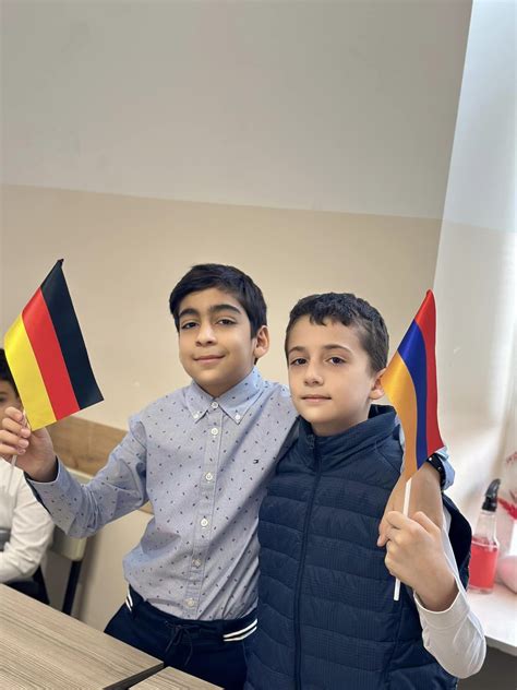 ՄԵՍՐՈՊ ՄԱՇՏՈՑԻ ԱՆՎԱՆ ԵՐԿԱՐՕՐՅԱ ՈՒՍՈՒՄՆԱԿԱՆ ՀԱՄԱԼԻՐ