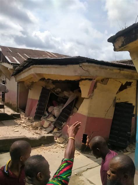 Building Collapse Otti Seals Off Shopping Centre Orders Integrity
