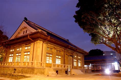 台中刑務所演武場武德殿 夜拍 Dsc5670 台中刑務所演武場建於1937年，當時是供司獄官練武之所，為 Flickr