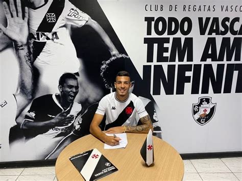 Zé Vitor zagueiro do Vasco sub 20 renova contrato até janeiro de