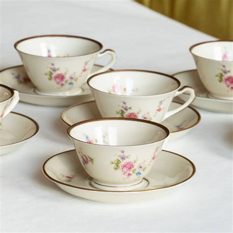 Ensemble De 6 Tasses Et Sous Tasses Anciennes En Porcelaine Selency