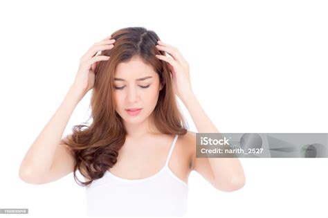 아시아 여자의 초상화는 지루해 하 고 뭔가 표정과 감정 여자 피곤 하거나 흰색 배경에 고립 된 문제에 불쾌 한 있다 감정에 대한