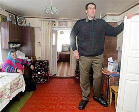 El Nuevo Hombre Más Alto Del Mundo Mide 255 Metros Infobae