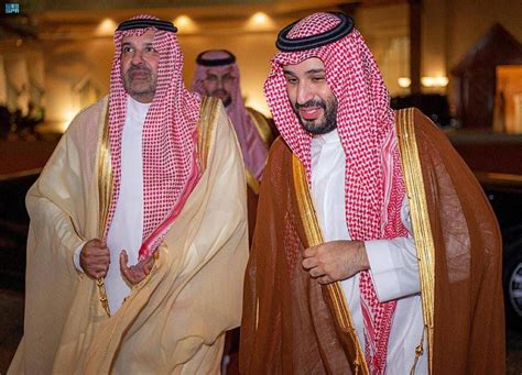 ولي العهد يغادر المدينة المنورة وفي مقدمة مودعيه الأمير فيصل بن سلمان