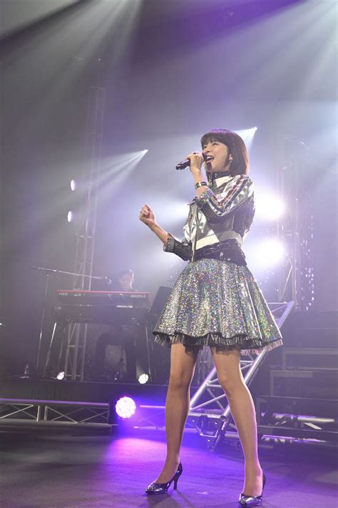森高千里さん（52）ミニスカ“絶対領域”ショットを披露 Otonary