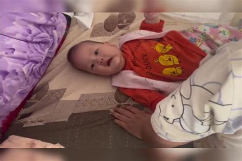 血脉压制宝宝屋内哭闹不止不料被舅舅的说话声镇住 舅舅 宝宝 压制