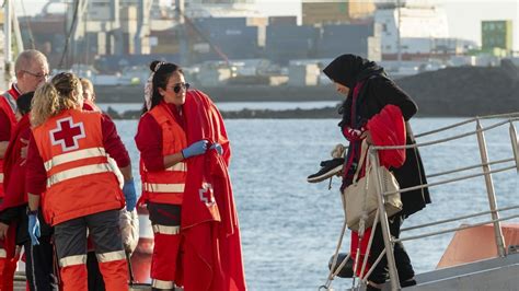 Las Llegadas De Migrantes A Canarias Aumentan Un 154 En 2023