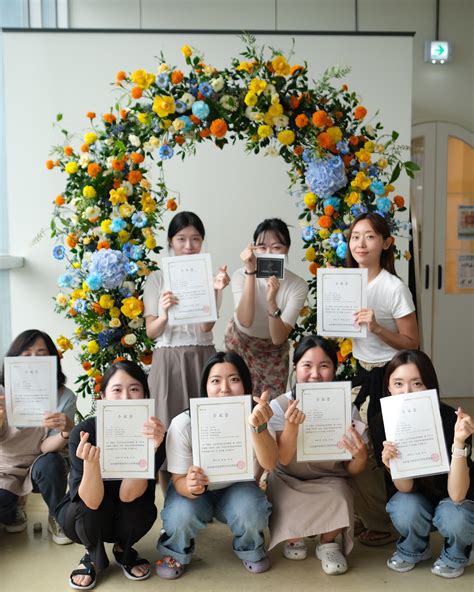 쇼위플로리스트학원 수원플로리스트 수원플라워레슨 쇼위플라워컬러학원 웨딩클래스 종강🫶 컬러지옥이라 할정도로 형광컬러들로