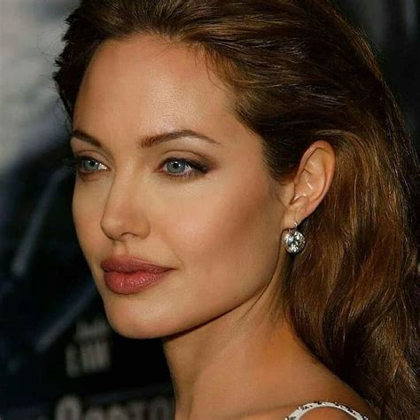 زیباترین عکس های آنجلینا جولی بازیگر جذاب هالیوودی را اینجا ببینید