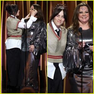 Billie Eilish Signs Melissa McCarthys Face While Presenting An Award