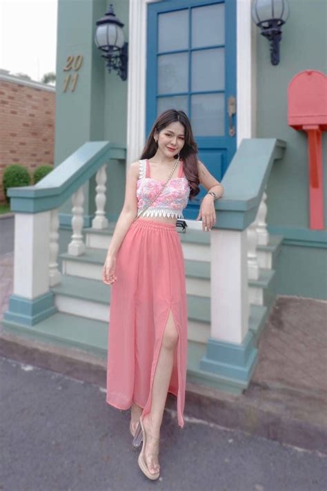 ชุดเซตชีฟอง เสื้อเป็นผ้าดอกไม้3d แต่งลูกไม้สวยปังมาก กระโปรงยาว ใส่