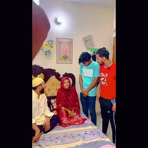 পরিচালকের দৃষ্টি আকর্ষণ করছি এদেরকে সিনেমাতে সুযোগ দেয়া হোক 😄 Funny