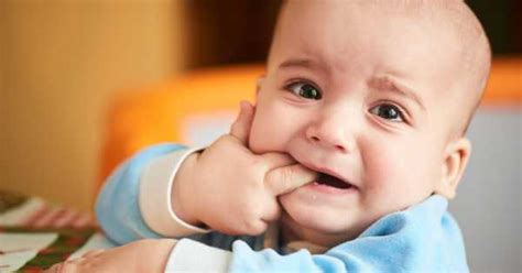 3 consejos para ayudar a tu bebé cuando le salen los dientes