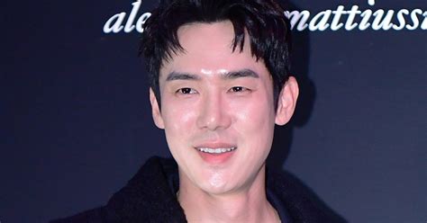 현장포토 여심을 흔들어유연석 훈훈 손하트