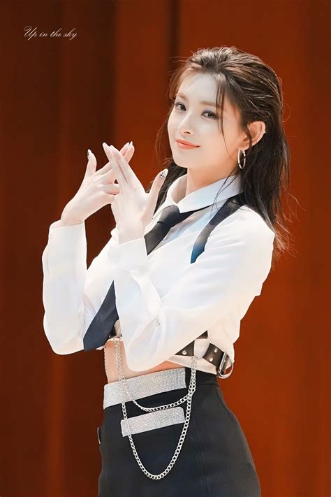 에버글로우 왕이런 촬스의 이슈와 유머