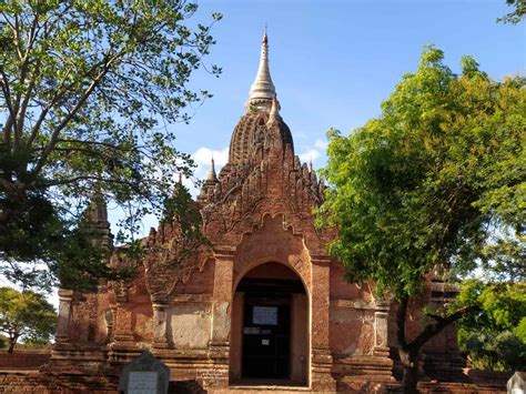 ပုဂံကမ္ဘာ့အမွေအနှစ်ဒေသ ကျန်စစ်သားမင်းကြီး အေဒီ ၁၀၈၄ ခုနှစ်တွင်တည်ထားခဲ့သည့်နဂါးရုံဘုရားရှိ နှစ်က