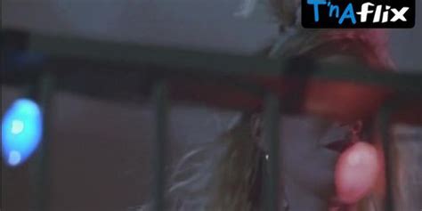 Jackie Swanson Breasts Scene In Lethal Weapon
