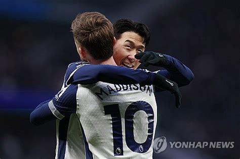 손흥민 35년 만의 대기록 누렸다 맨유와 멸망전서 빛났다캡틴의 헌신 결정적 크로스→토트넘 1 0 승리
