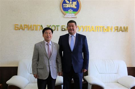 БХБ ын сайд Б Мөнхбаатар Элчин сайд Ли Ё Хунг хүлээн авч уулзлаа