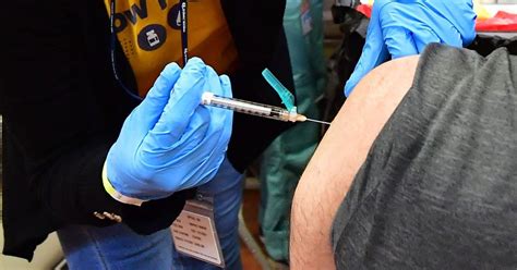 Fda Authorizes 2nd Dose Of Updated Covid Booster For Older Adults Rnews