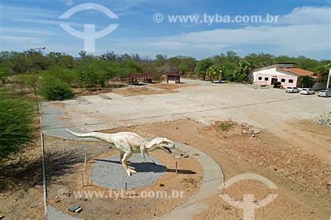 Tyba Online Assunto Foto Feita Com Drone De Réplica De Dinossauro