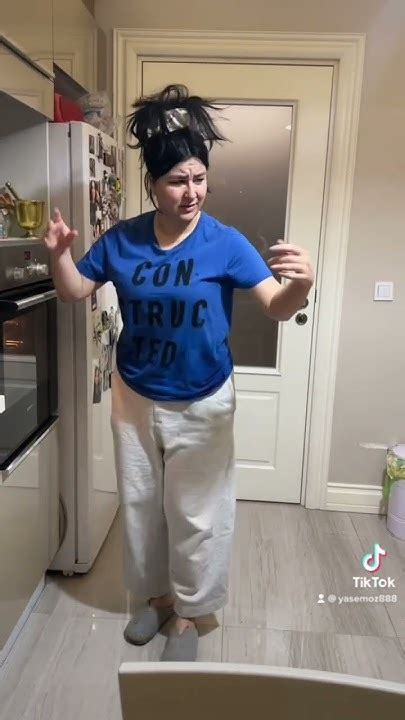 Kocası Maç Izlerken Asla Işi Bitmeyen Kadınlar😂 Youtube