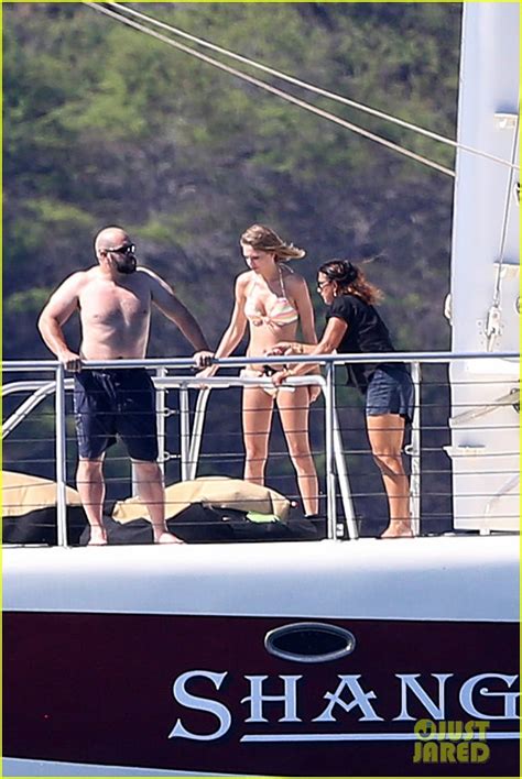 Taylor Swifts Belly Button Baring Beach Day New Bikini Pics Photo