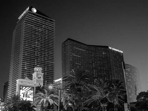 무료 이미지 검정색과 흰색 지평선 밤 시티 마천루 도시 풍경 도심 경계표 어둠 검은 단색화 탑 블록