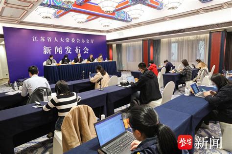 汽车冒黑烟，重罚！排放道路机动车