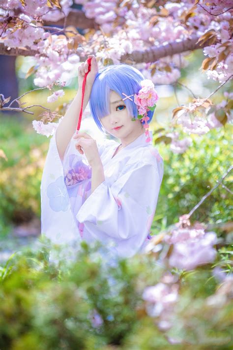 Cos 蕾姆：coser漂亮，还原度高~三组~ 哔哩哔哩