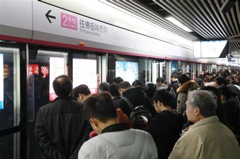武汉地铁2号线人最多武汉最挤地铁线路武汉地铁首班人多吗大山谷图库