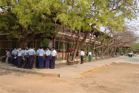 ကျောက်ဆည်မြို့နယ်၌ တက္ကသိုလ်ဝင်စားမေးပွဲ ကျောင်းသား ကျောင်းသူများ ဖြေဆို Information And