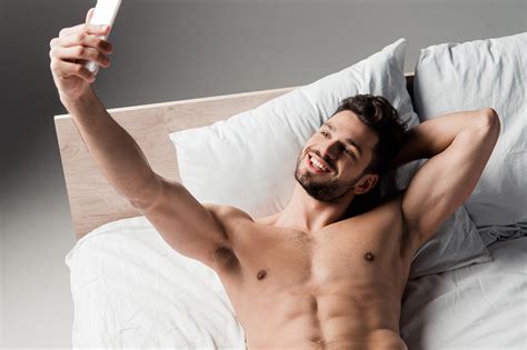 Shirtless Men On Dating Apps Are Unappealing Slutty Study