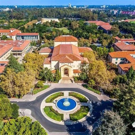 比较今天哈佛和北大，并非预计50年后北大和西湖美国斯坦福大学
