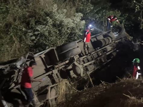 Mumbai Pune Expressway Accident Update Tempo And Bus Accident ब्रेक