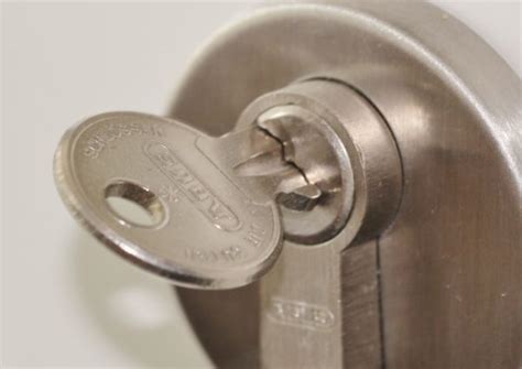 Troubleshooting Guide Key Won T Turn In The Lock Locking Locksmiths Emergency Locked Out